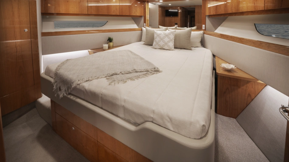 54 Enclosed flybridge | Flybridge enclosed | Riviera | SF YACHTS llc